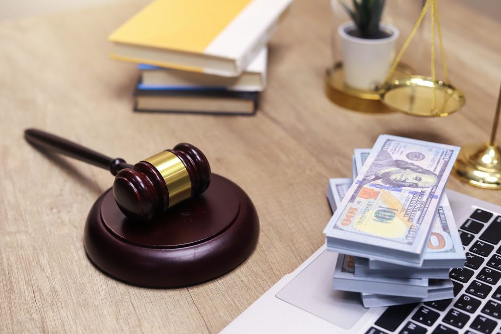 4 Ways To Defend A Debt Collection Lawsuit In Chicago - Manners Biz
